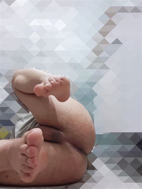 پاهامو دادم بالا منتظرم جرم بدید 🤤💦 تاپیک فوت فتیش ها