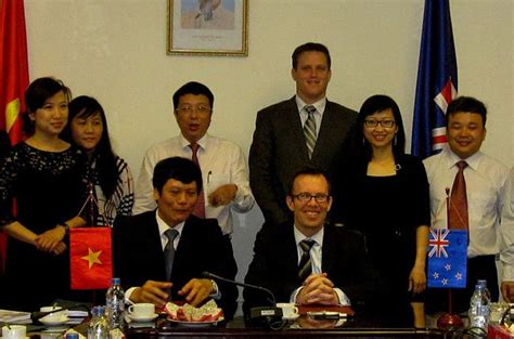 C H I Xu T Kh U Thanh Long Sang Newzealand T I N Ng Nghi P T Ng