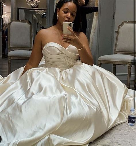 Pin By Zebracakes On Like Fashion Classy Curvy Bride Creative Fashion