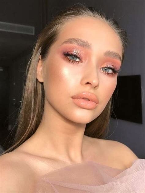 รวมไอเดียแต่งหน้าโทนชมพูหลายสไตล์ จะลุคหวานละมุนหรือเซ็กซี่ก็เอาอยู่