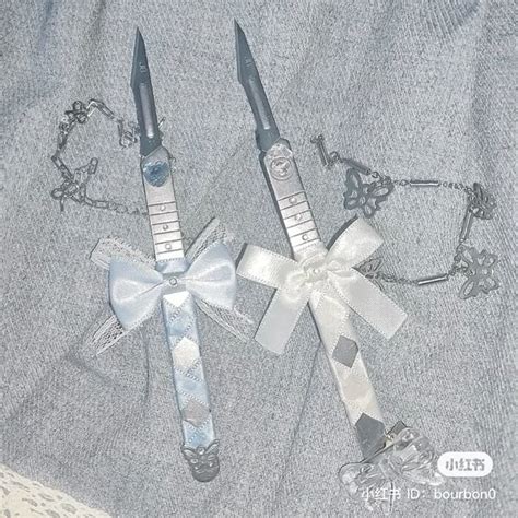 Pin By On 🎀 𝒩𝒾𝓃𝓃𝓎 🎀 Pretty Knives Creepy Cute Fashion Knife Aesthetic