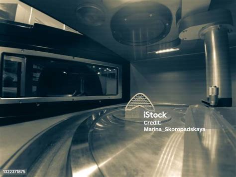 금속 3d 프린터 작업 챔버에 금속 분말에서 인쇄 된 물체 3차원 인쇄에 대한 스톡 사진 및 기타 이미지 3차원 인쇄 금속 해양 생물 Istock