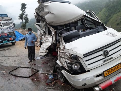 One Killed 12 Injured In Truck Tempo Collision