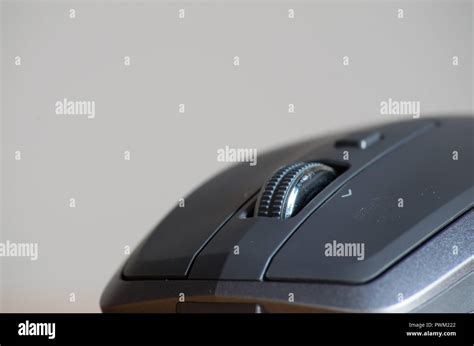 Wireless Mouse With Omnidirectional Scroll Wheel And Side Buttons
