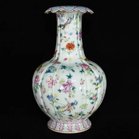 粉彩花鸟花蝶纹瓜棱瓶 粉彩花鸟花蝶纹瓜棱瓶估价 粉彩花鸟花蝶纹瓜棱瓶高清大图 易拍全球北京唐潮拍卖有限公司云水禅心 瓷器及玉石杂项专场二拍品介绍