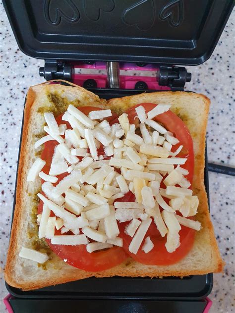 모짜렐라 토마토 파니니