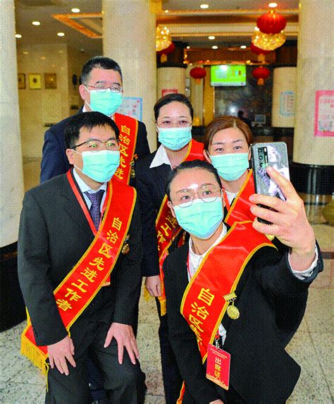 自治区劳动模范和先进工作者表彰大会剪影