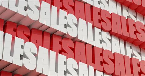 벽에 빨간색과 흰색 글자가 많이 있습니다 사진 Unsplash의 영업 이미지