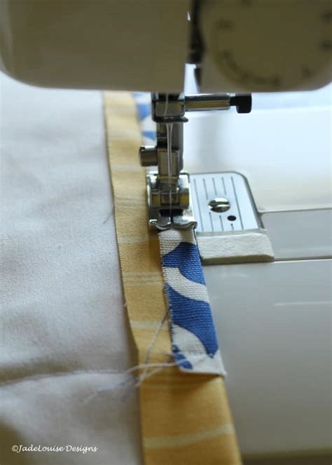 Finishing The Edges Of The Easy Sew Table Runner