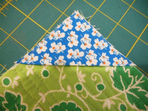 Pinkadot Quilts Corner Triangle Tutorial