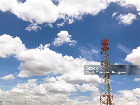 전신주 아름 다운 자연 구름 및 시골 배경 전자 송신기의 타워 통신 개념 0명에 대한 스톡 사진 및 기타 이미지 0명 강철 건축물 Istock