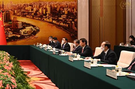 សម្តេចតេជោ ហ៊ុន សែន អញ្ជើញចូលជួបសម្តែងការគួរសម និងពិភាក្សាការងារជាមួយប្រធានសភាតំណាងប្រជាជនចិន