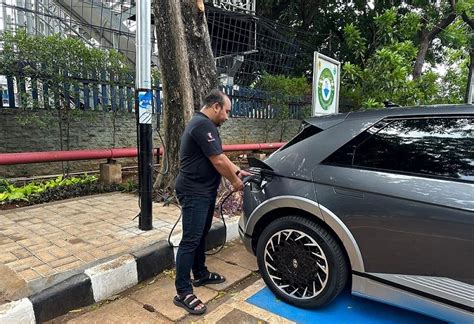 PLN Bakal Sulap Ribu Tiang Listrik Jadi SPKLU Okezone Otomotif
