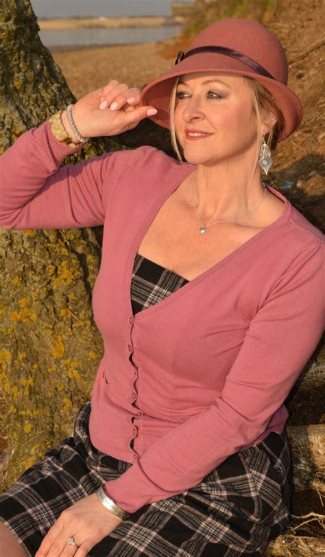 Legshowjo Huge Archive Videos And Pictures With Joanne Bache