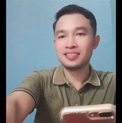 ស្រី ស្អាត ប្រចាំភូមិ