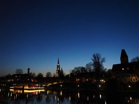 무료 이미지 물 수평선 빛 일몰 지평선 아침 별 레스토랑 새벽 시티 배 도시 풍경 황혼 신병 저녁 반사 낭만적 인 경계표 어둠 밤하늘