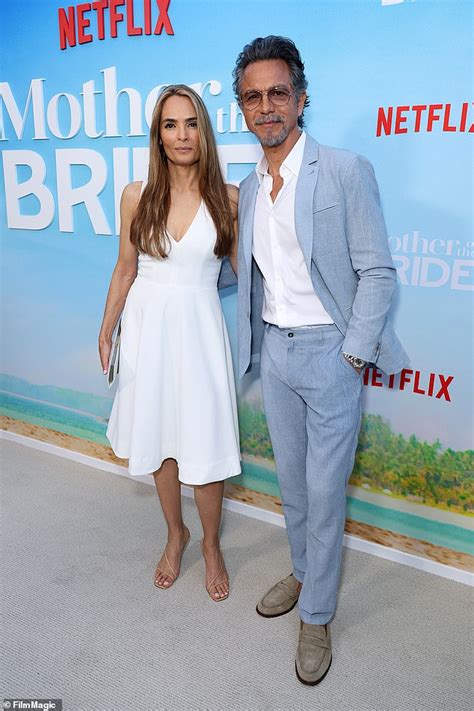 Julia Roberts Ex Benjamin Bratt 60 Makes Rare Move Of Snuggling Up To His Stunning Bond Girl