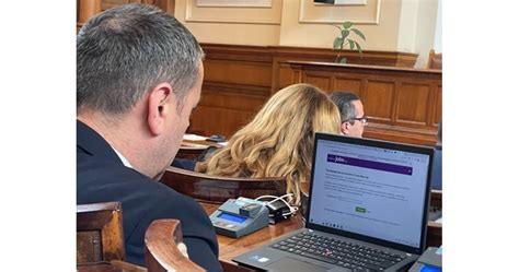 Депутат от Възраждане отрича да си търси работа искал справка за заетостта
