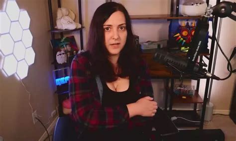 Una Streamer Trans De Twitch Se Ve Obligada A Huir De Su Casa Tras Filtrarse Su Dirección