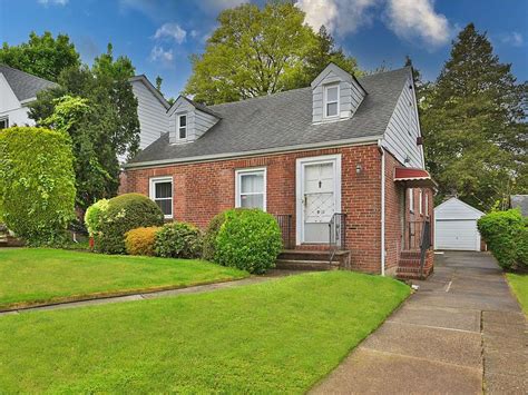 79 12 209th Street Oakland Gardens Ny 11364 Zillow