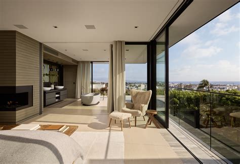 Photos Luka Dončić Buys Maria Sharapovas Manhattan Beach Home For 25 Million