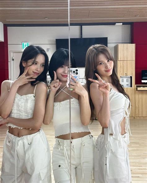 sneak peek at 15 beautiful photos of misamo 3 members of j line girlgroup twice who always