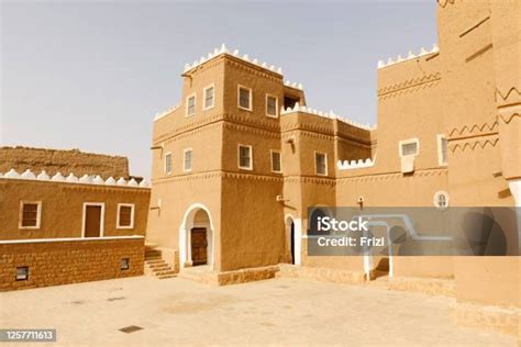 사우디아라비아 샤크라에 있는 알 수바이 의 역사적인 궁전 이 집은 점토 벽돌로 복원 된 전통적인 집입니다 사우디 아라비아에 대한 스톡 사진 및 기타 이미지 Istock