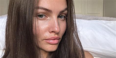 15년 전 세계에서 가장 아름다운 소녀로 선정된 그녀는 계속해서 세계를 매료시키고 있다