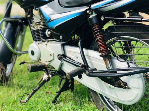 අඩුවට බයික්