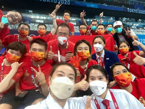 7金5银收官！郭晶晶晒与跳水队合影庆祝：你们是最棒的 跳水队 东京奥运会 跳水 新浪新闻