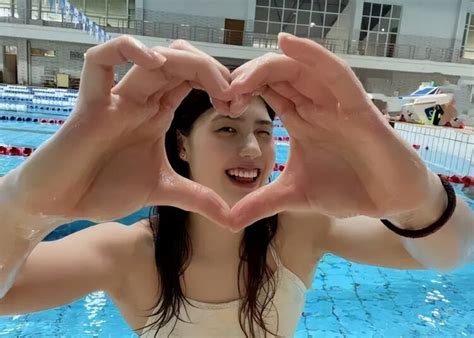 8 Hot Sexy Zhang Yufei Bikini Pics