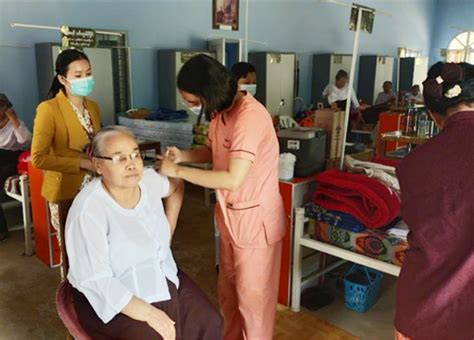 မန္တလေးတိုင်းဒေသကြီး အတွင်းရှိ ခရိုင် ၇ ခု၌ ကိုဗစ် ၁၉ ရောဂါ ကာကွယ်ဆေးများ ဆက်လက်ထိုးနှံ