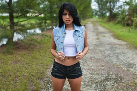 Русские девки в шортах 81 фото