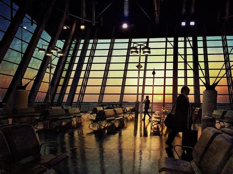 АЕРОДРОМОТ ВО КАТАНИЈА ОД УТРОВО Е ПУШТЕН ВО УПОТРЕБА Гласот на Европа