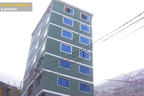 Construyen Edificio De Siete Pisos En Lo Alto De Un Cerro De Un Asentamiento Humano De Sjl Infobae