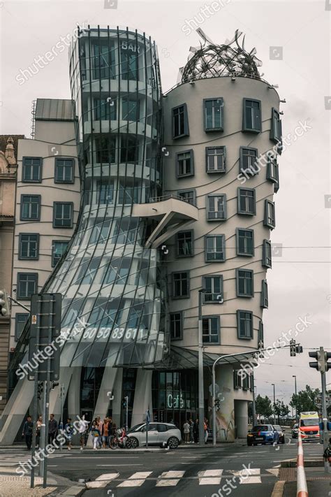 View Dancing House Deconstructivist Building Nationalenederlanden