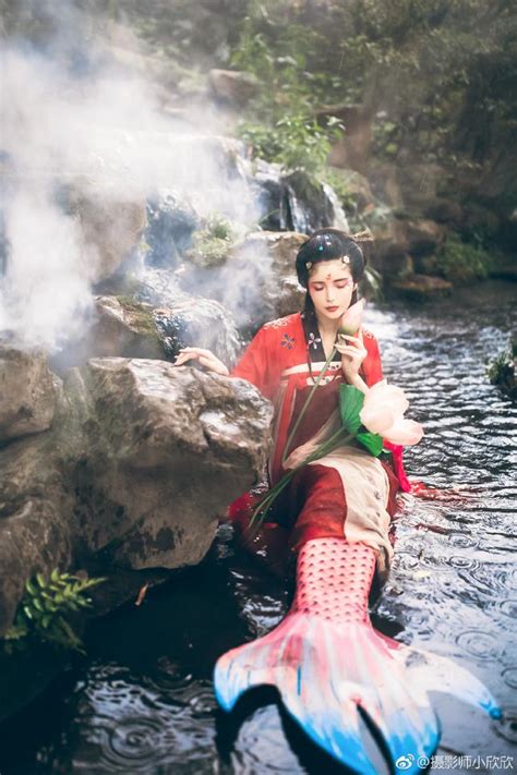 漢服美人魚水池邊戲水 每日頭條
