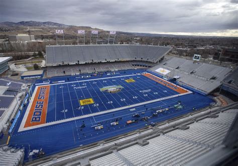 Title Win On Boise States Iconic Blue Turf Would Be Smurfy For Unlv