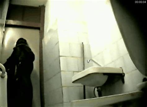 pissing voyeur spy camera for peeing girls