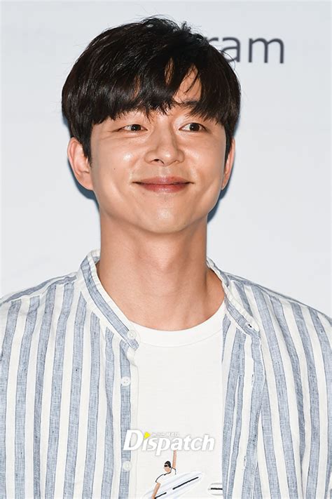 [현장포토] 이 어깨 실화…공유 여심자극 모먼트 디스패치 뉴스는 팩트다