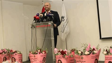 من شريط وردي بسيط إلى رمز عالمي للنضال والأمل إليكم قصة شعار شهر