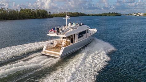 Passagemaker Magazine The Semi Displacement Full Keel Helmsman 43e