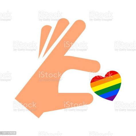 마음과 자부심 Lgbt의 플래그와 손 제스처 그려진 손가락은 기호 Lgbtq를 개최 Lgbt 프라이드의 달에 대한 스톡 벡터 아트 및 기타 이미지 Lgbt 프라이드의 달