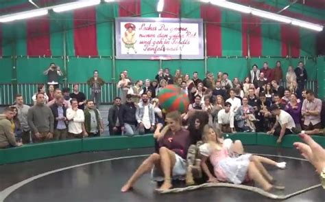 Who Doesnt Enjoy Watching Hot Girl Spin Violently On A Wheel Barnorama