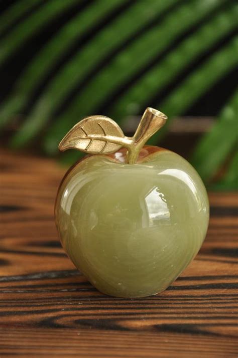 Яблуко з натурального онікса 4 см — ціна 115 грн у каталозі Статуетки Купити товари для дому та