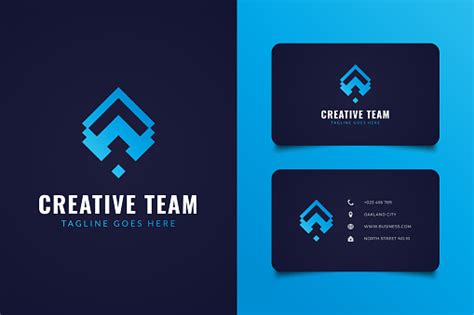 파란색 그라데이션 개념의 추상 패턴이 있는 이니셜 문자 A는 기술 또는 통신 회사의 로고에 적합합니다 0명에 대한 스톡 벡터