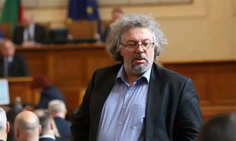 Манол Пейков заплаши да спре да издава Бойка Асиова заради пост на дъщеря ѝ във Фейсбук ᐉ Новини