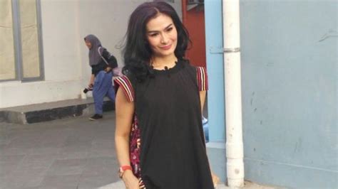 Ternyata Ini Rahasia Iis Dahlia Tetap Awet Muda Di Usai 40 Tahun