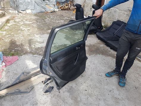 Оборудвани врати за пасат 5 комби гр Мадан • Olx Bg