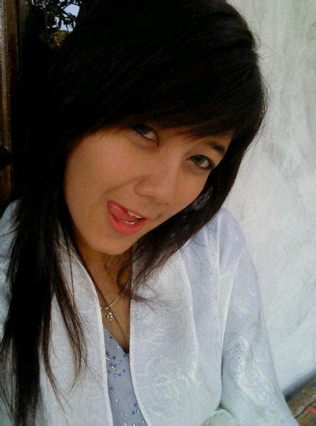 Kemolekan Cewek Ini Cantik Banget